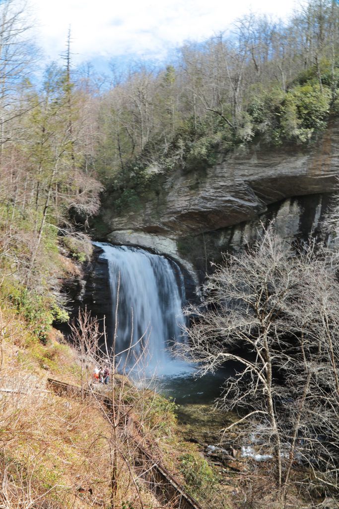 Looking Glass Falls – Southeast Waterfall & Hiking Guide