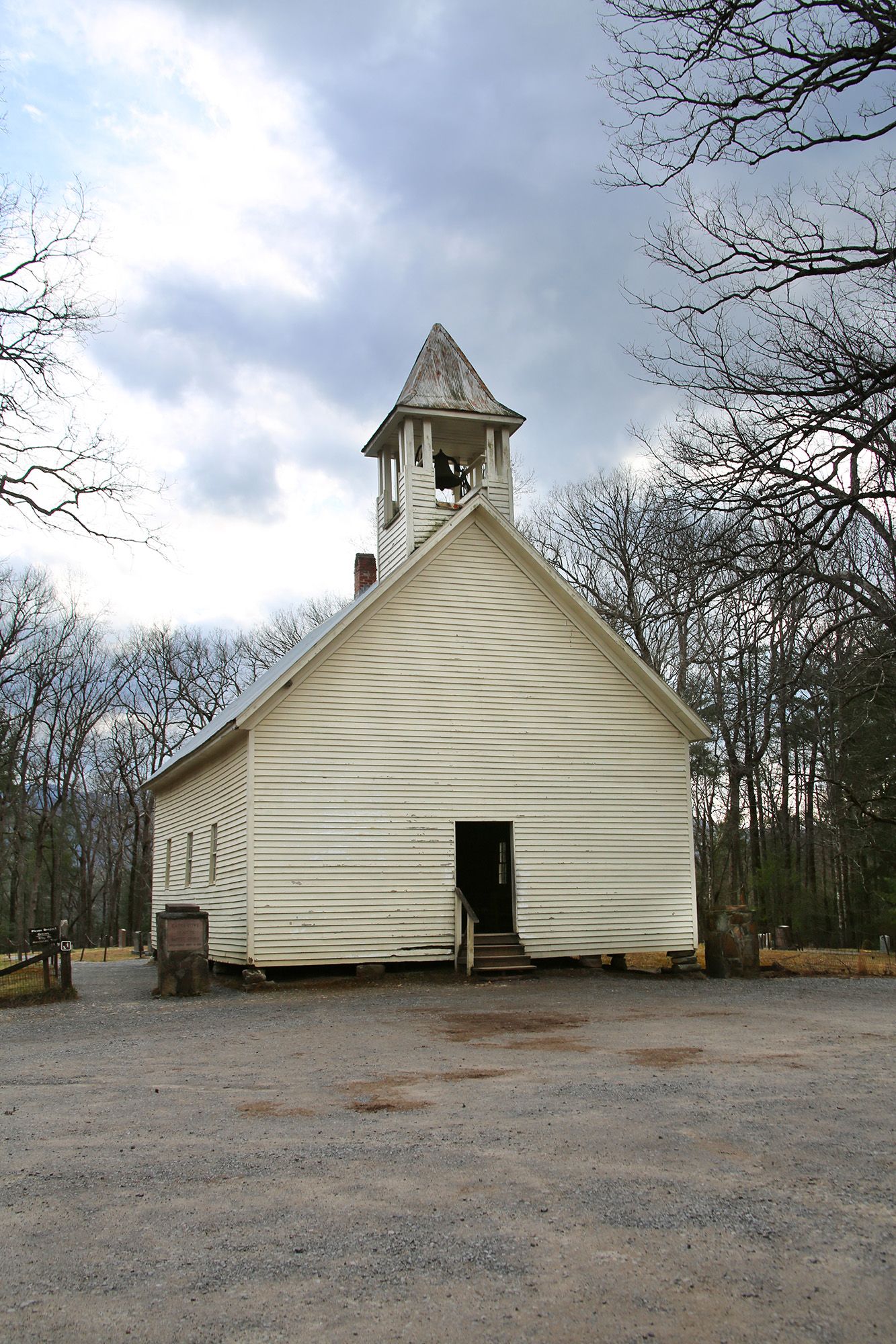 Cades Cove – Southeast Waterfall & Hiking Guide